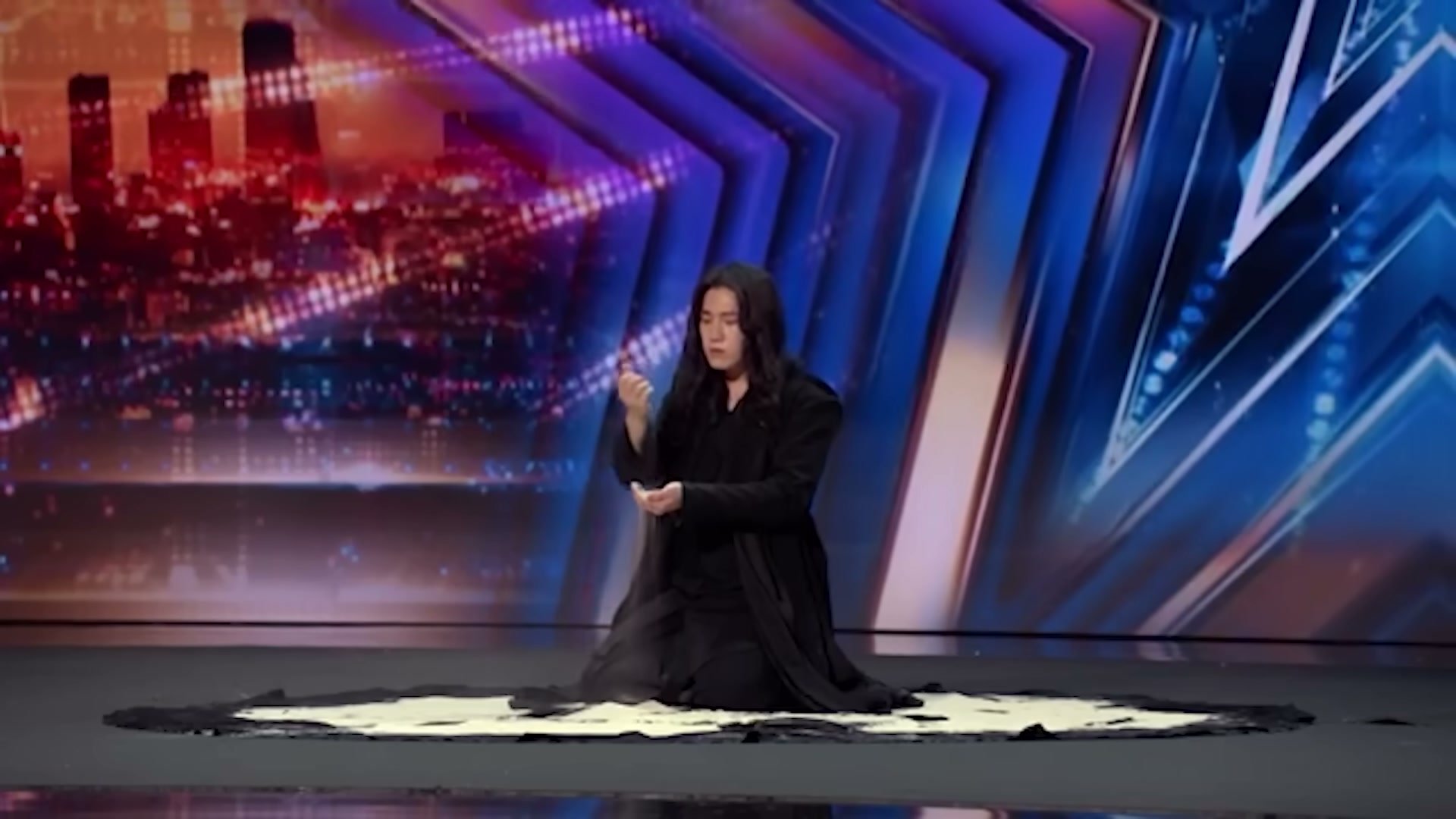 The Greatest Sand Artist Ever Stuns Americaâ€™s Got Talent With a ...
